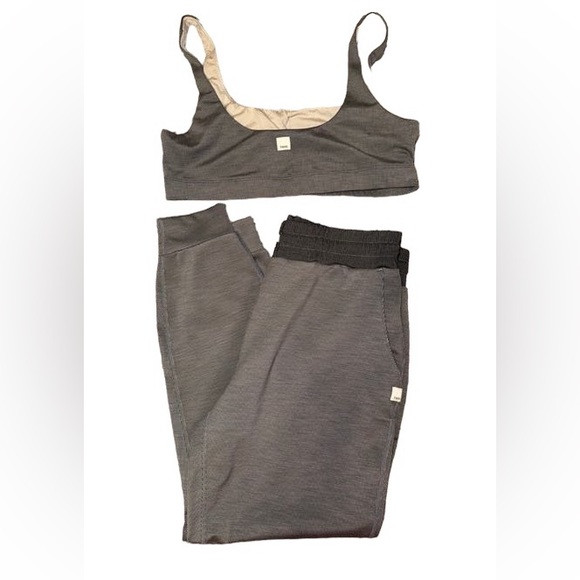 Vuori | Pants & Jumpsuits | Vuori Jogger And Sports Bra Set Size M ...